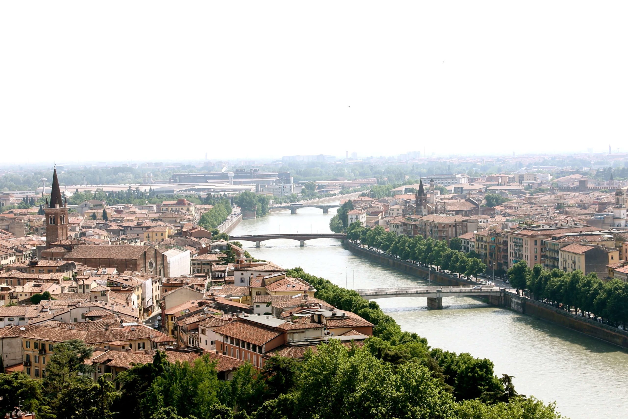 Singular Tales from Uncommon Journeys: Verona